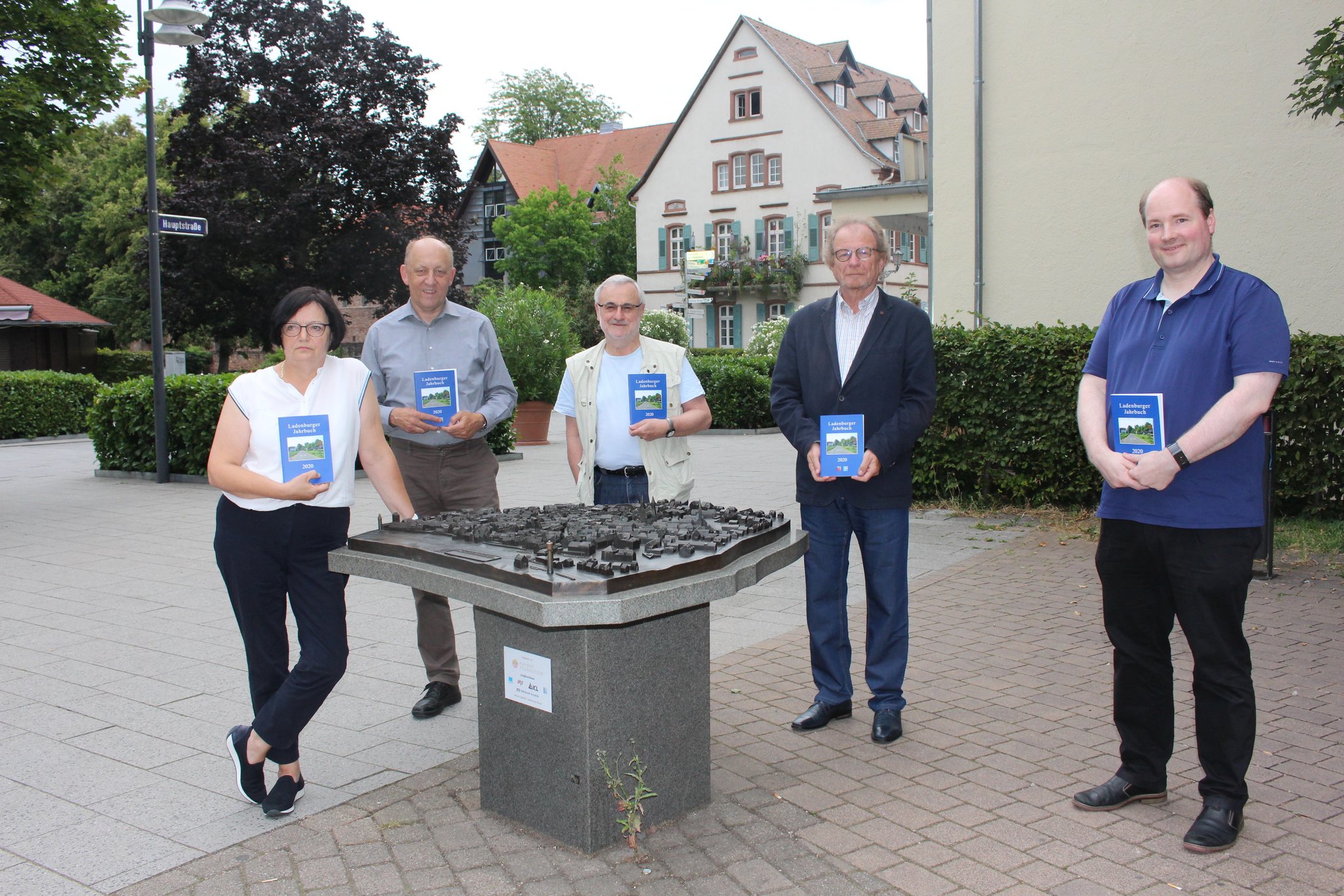 Der Heimatbund stellte am Dienstag das Ladenburger Jahrbuch 2020 vor ...