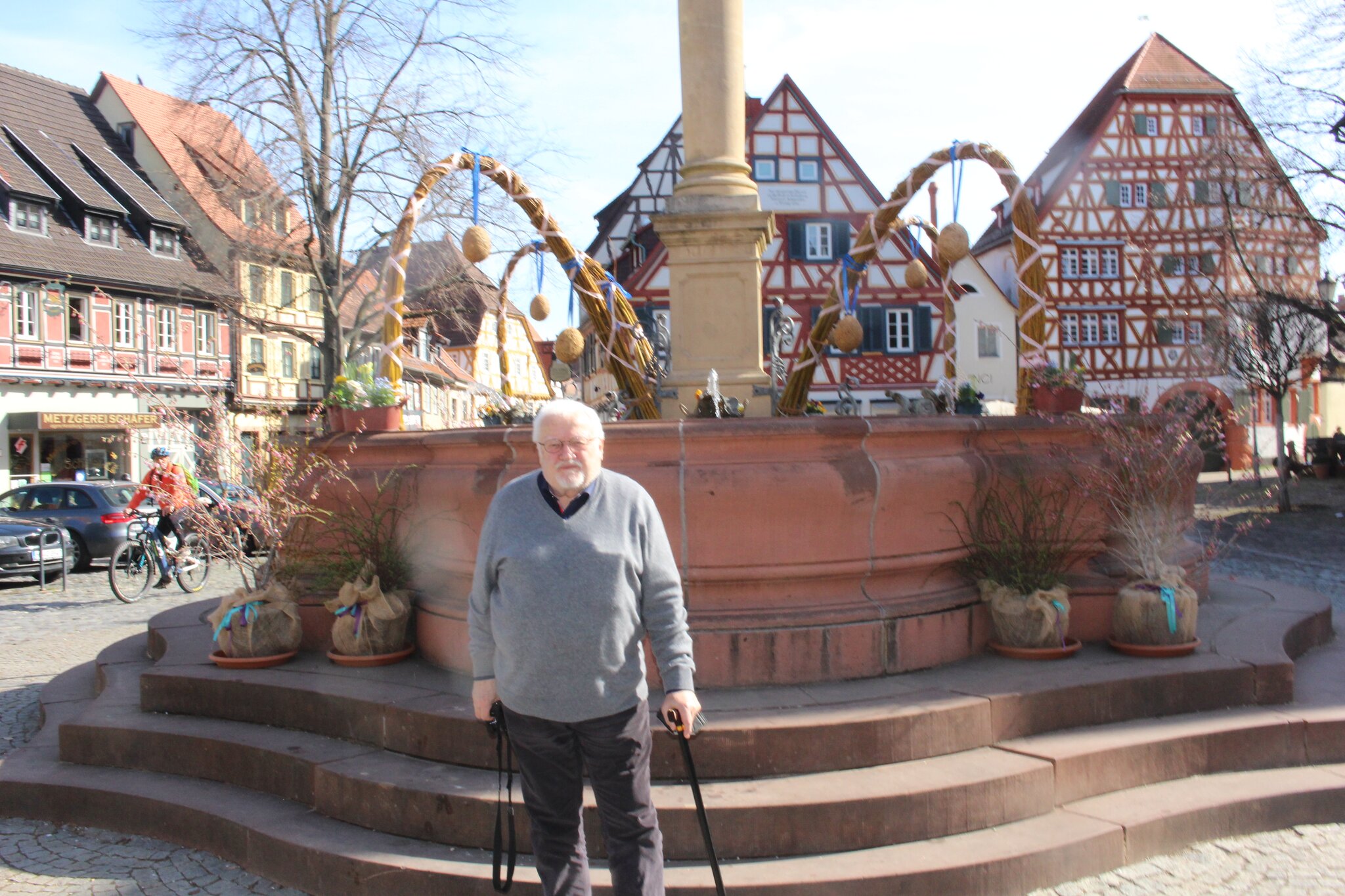 Peter Hilger und weitere Brunnengestalter bringen österliche Atmosphäre ...