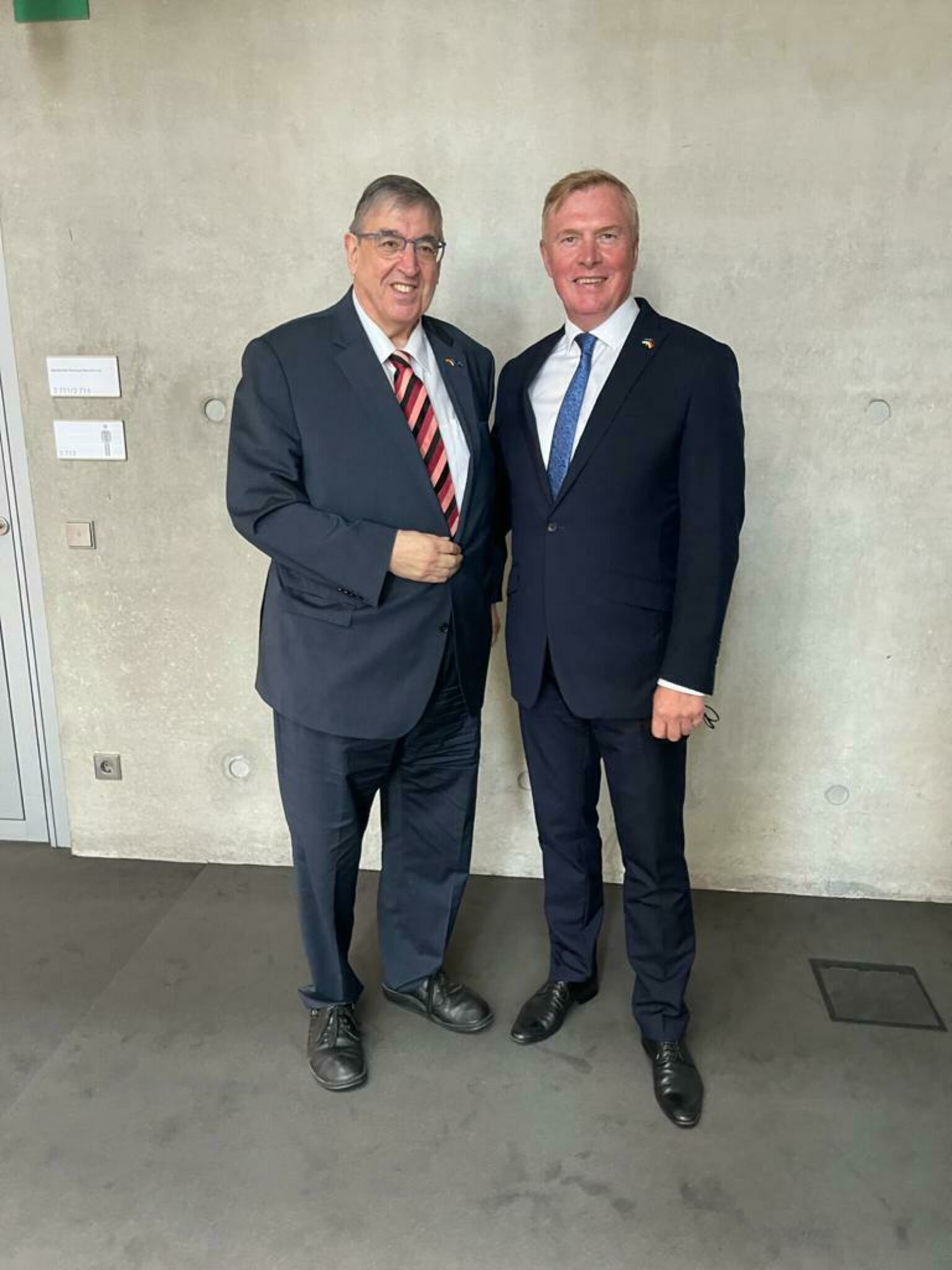 im Gespräch mit dem estnischen Verteidigungsminister Kalle Laanet: Prof ...