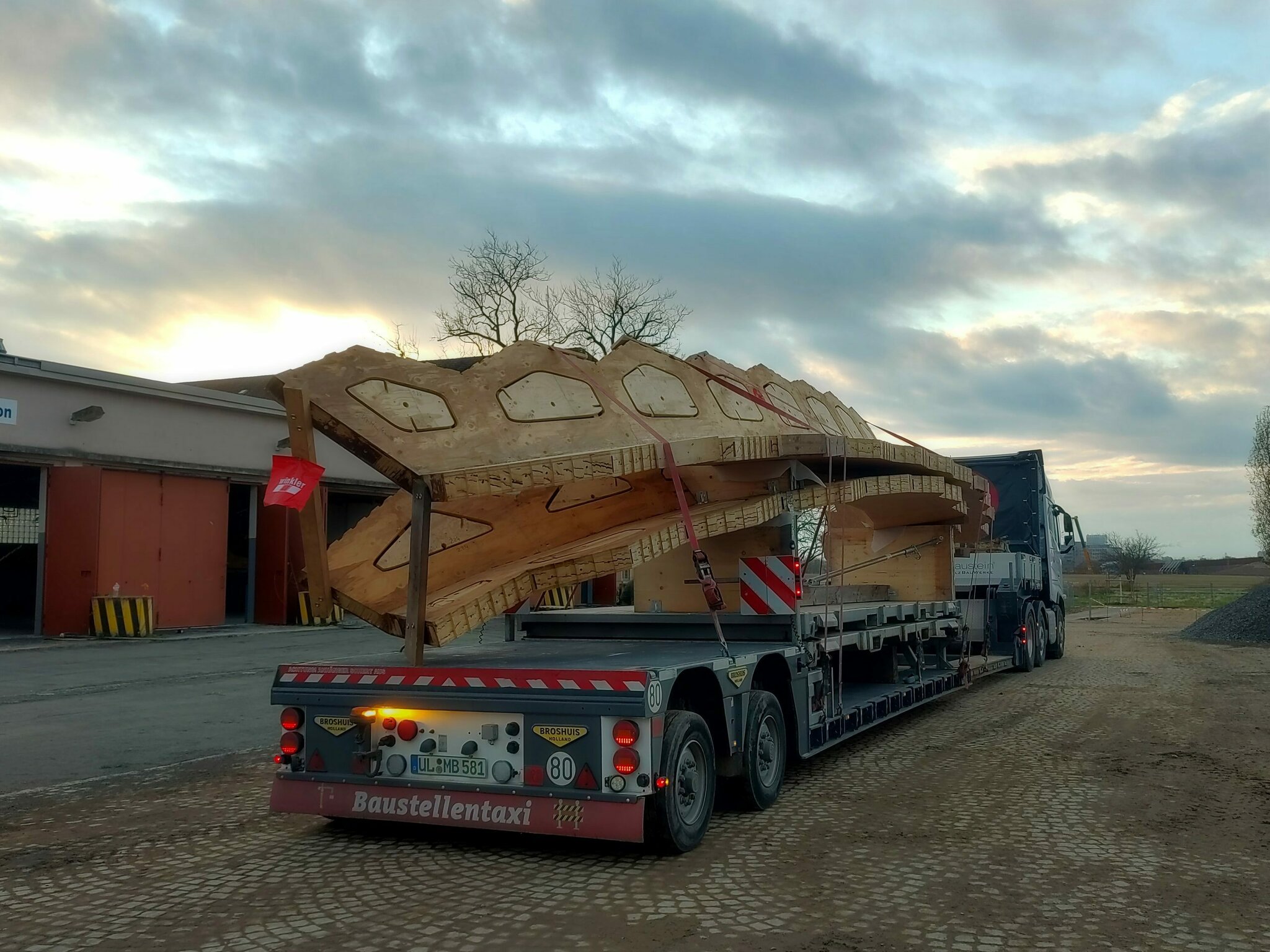 Buga 23: Futuristischer Holzpavillon auf der Mannheimer Bundesgartenschau - Friedrichsfeld
