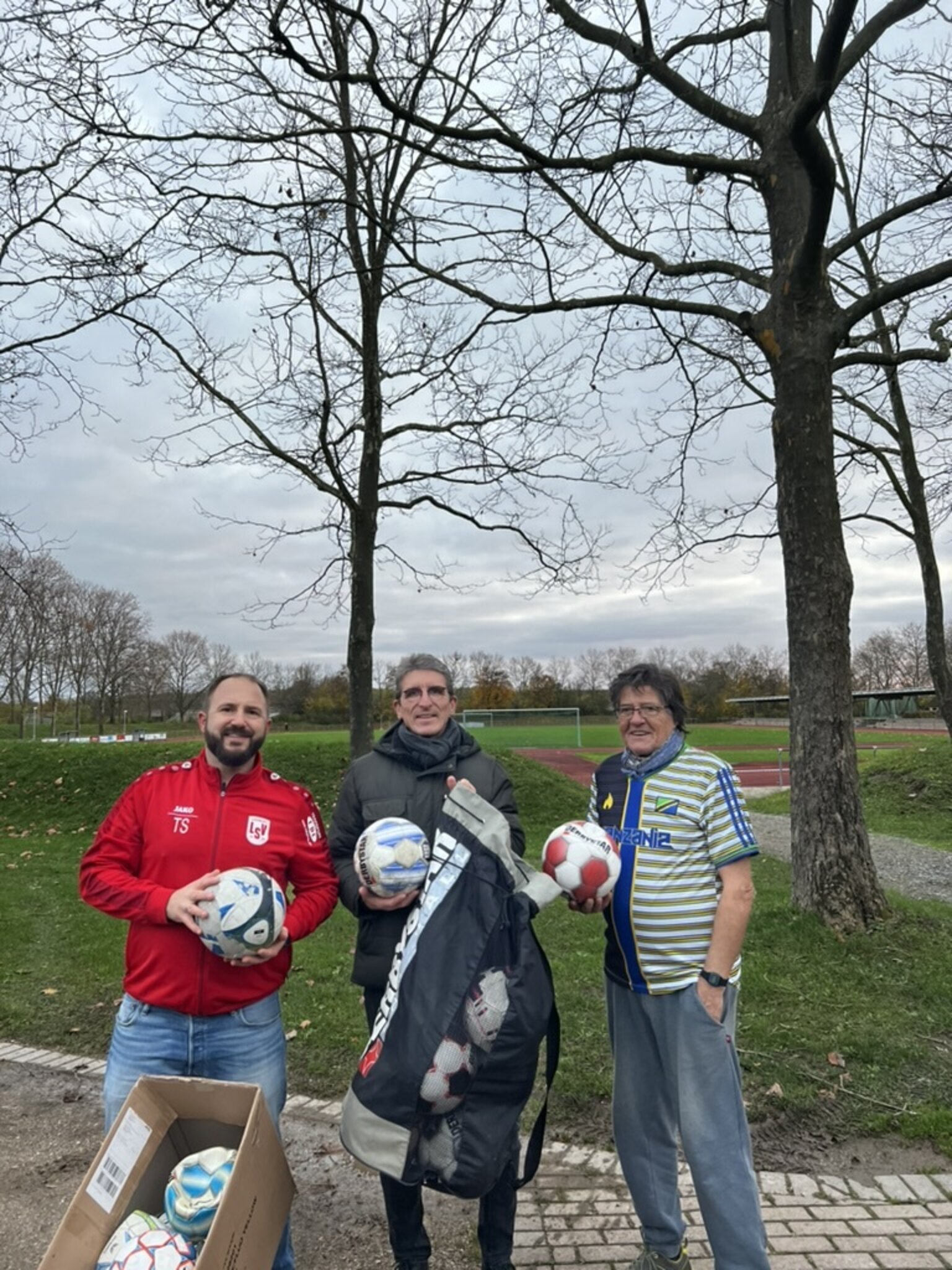 LSV Ladenburg Fussball: Aus Meins wird Deins - Bälle für Mwanza ...