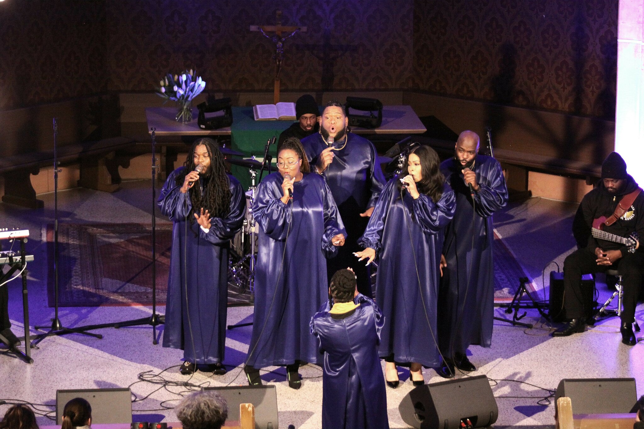 Fulminante Stimmen des Gospels: Lady Rose und ihre Engel singen in der ...